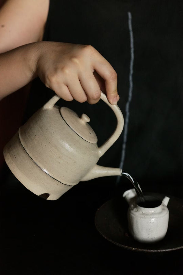 Powder-Glazed Pottery Kettle by Ji Shang Zao Wu – 180andup
